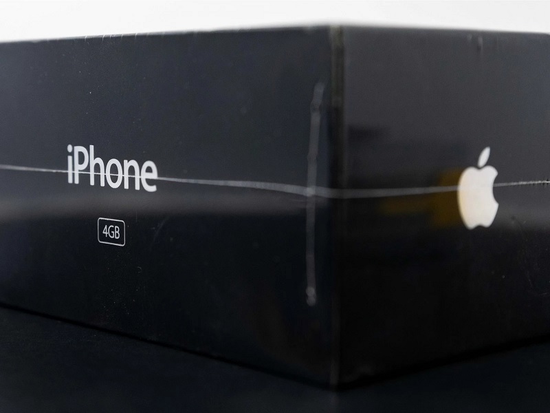 Запечатанный Apple iPhone 4GB продан на аукционе почти за $200 тысяч ...
