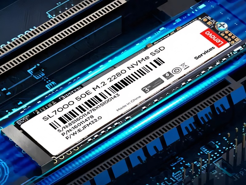 Накопитель Lenovo SL7000 50E предлагает скорость работы до 12.4 Гбайта ...