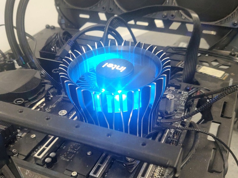 Первые фотографии Intel Laminar RH1 – самого производительного нового ...